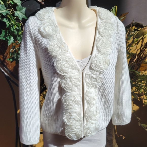 Ruby Rd. | Sweaters | Ruby Rd Applique Sweater White 3d Floral Chunky ...